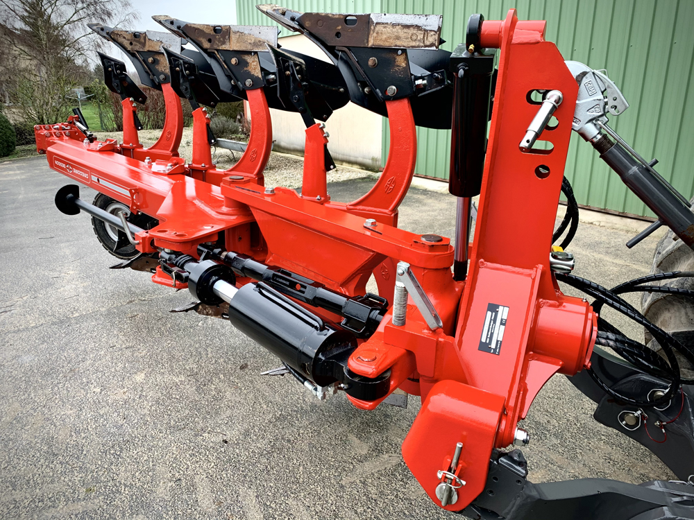 Matériels d'Occasions - CHARRUE FRONTALE GRÉGOIRE BESSON modèle PRB7 ...