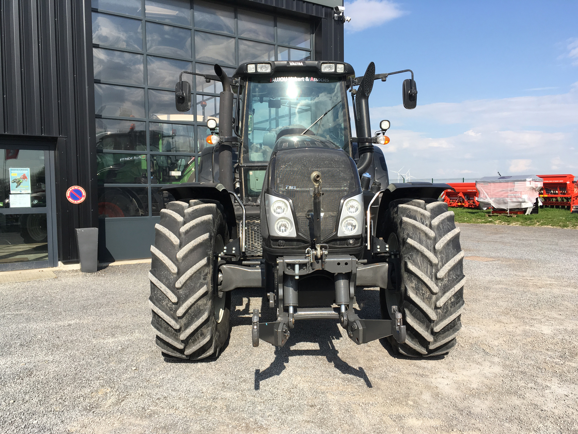 Matériels d'Occasions - VALTRA T 183 VERSU 015-17 T183 VERSU Valtra
